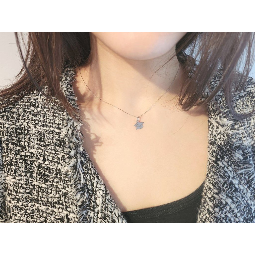 Graduation Hat Charm in 18kt white gold