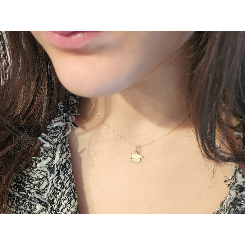Graduation Hat Charm in 18kt yellow gold