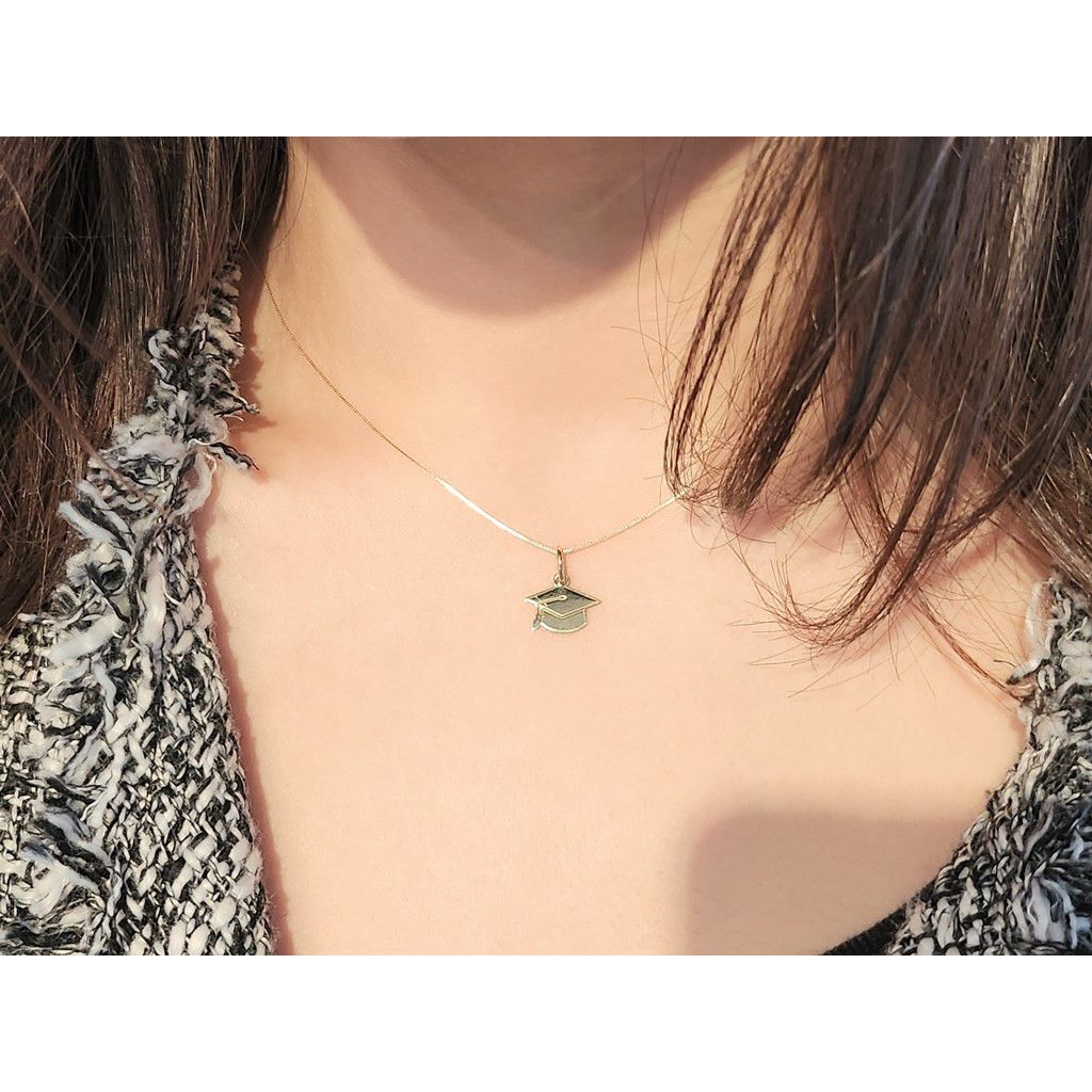 Graduation Hat Charm in 18kt yellow gold
