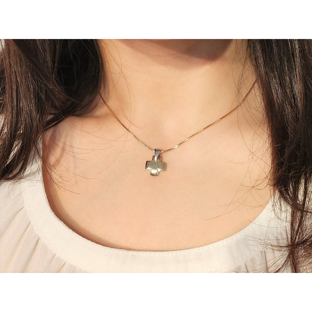 yellow gold short cross with white gold attachment