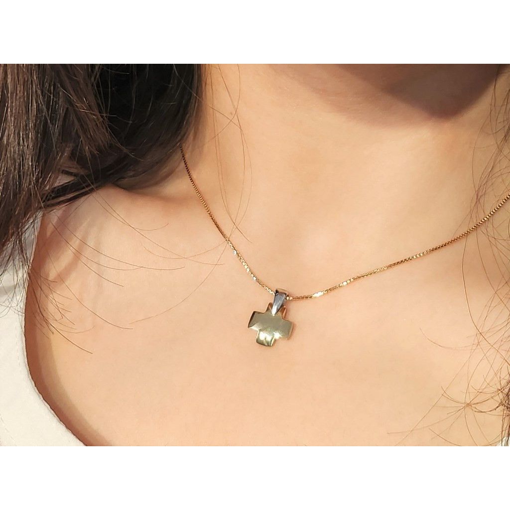 yellow gold short cross with white gold attachment